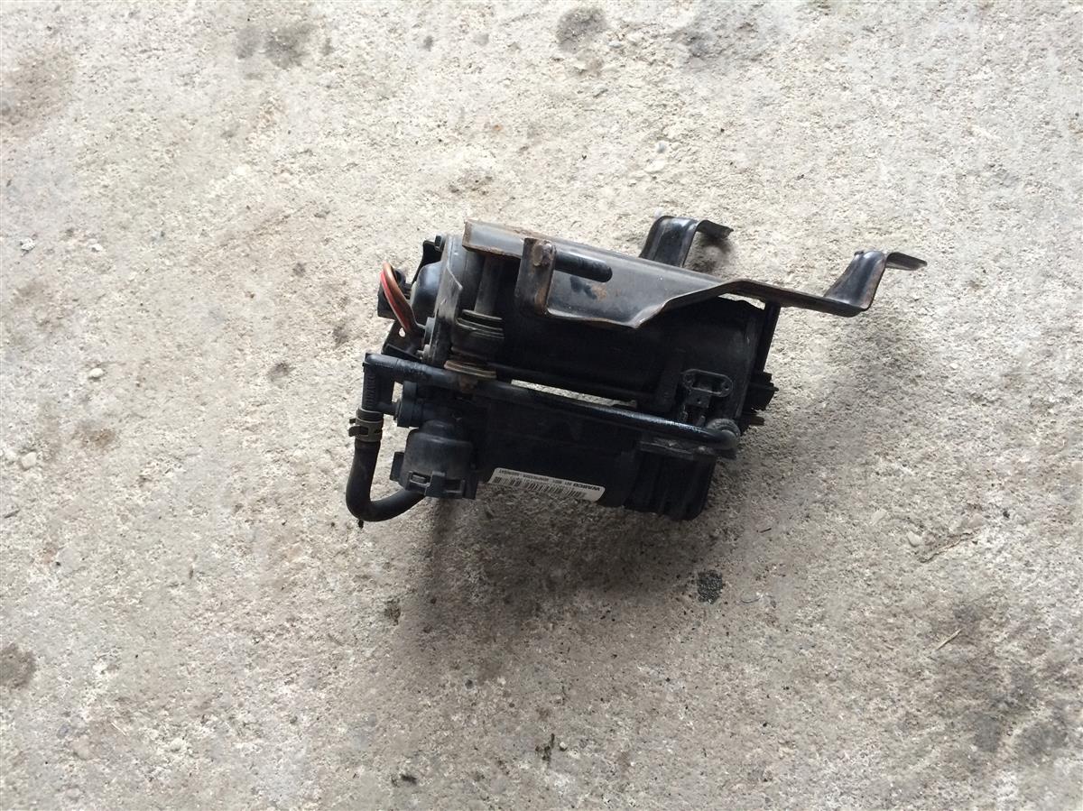Compresor suspensie aer pentru Mercedes E-Class W211-2113200304-Piesa ...